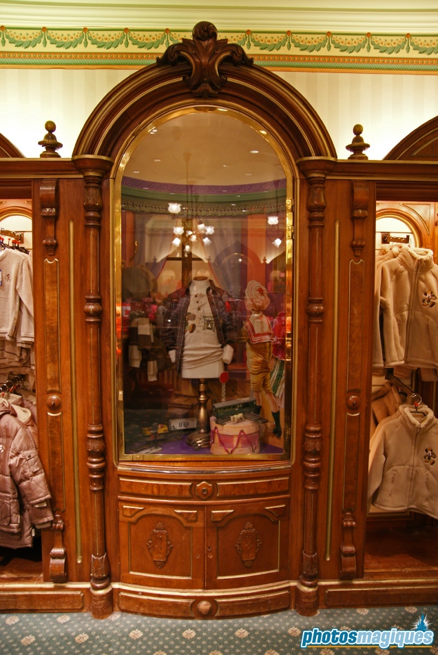 Disney Clothiers, Ltd. – Photos Magiques