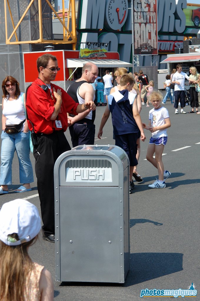 Push the Talking Trash Can – Photos Magiques