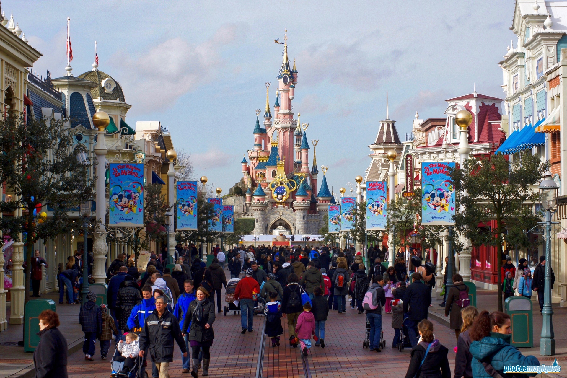 Mickey’s Magical Party decorations – Photos Magiques
