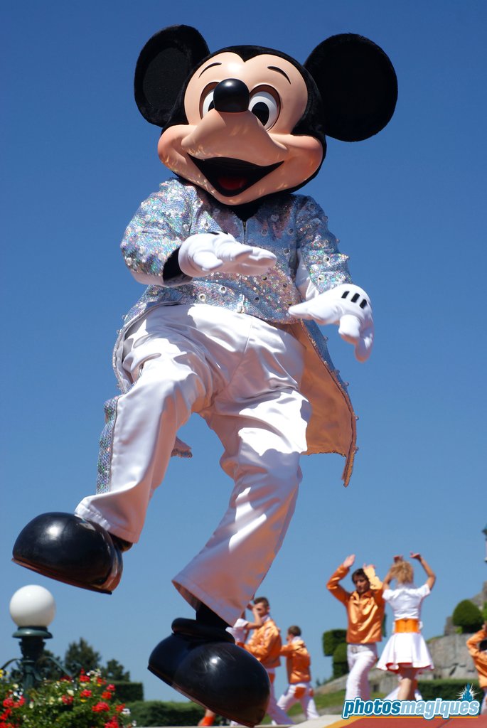 It’s Party Time… with Mickey and Friends – Photos Magiques