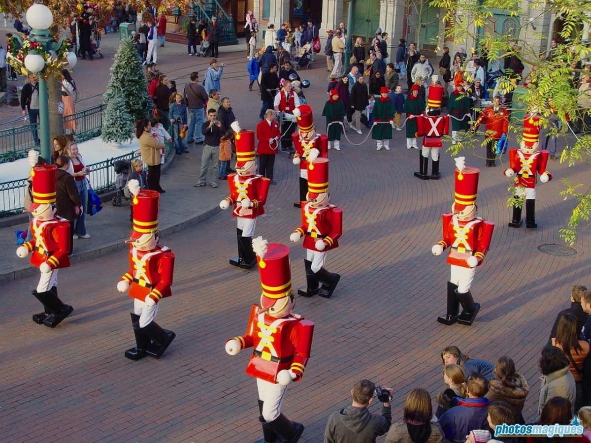 The Christmas Parade (2005) – Photos Magiques
